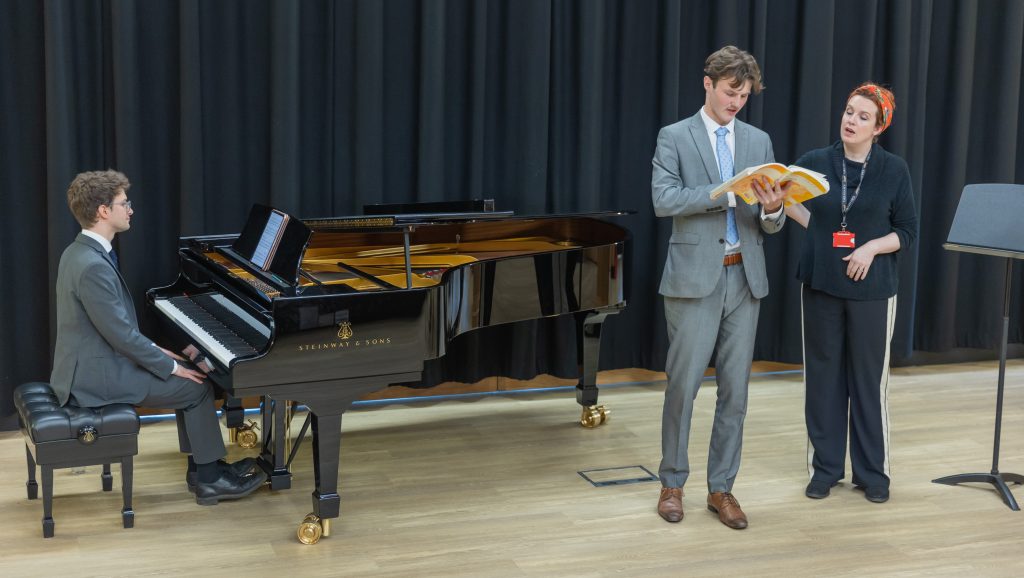 Acclaimed Mezzo Soprano Kitty Whately runs pupil Masterclass - Gresham ...